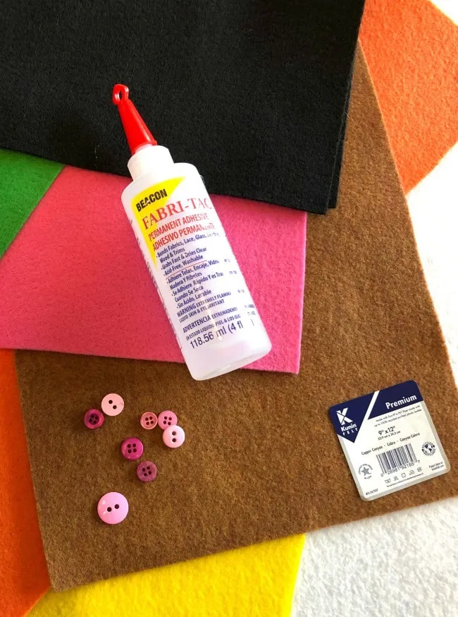 Cute DIY Felt Easter Garland - Laura Kelly's Inklings