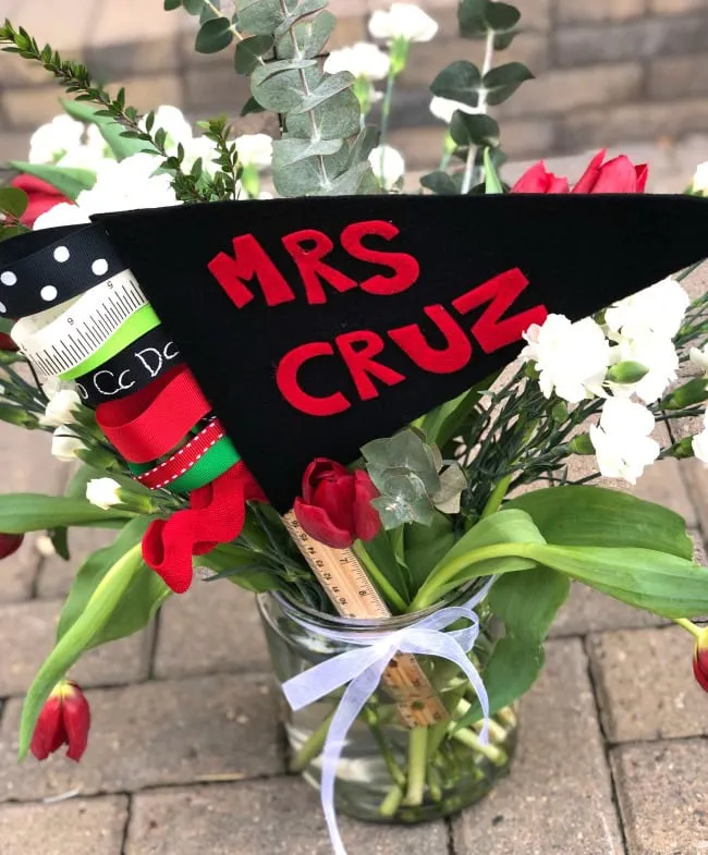 DIY Back to School Felt Crafts Using Fabric Glue with No Sewing