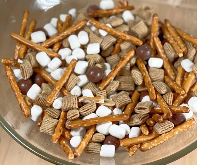 How to Make Smores Trail Mix with Printable Tag - Laura Kelly's Inklings