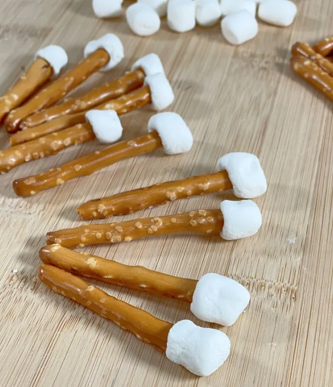 How to Make Smores Trail Mix with Printable Tag - Laura Kelly's Inklings