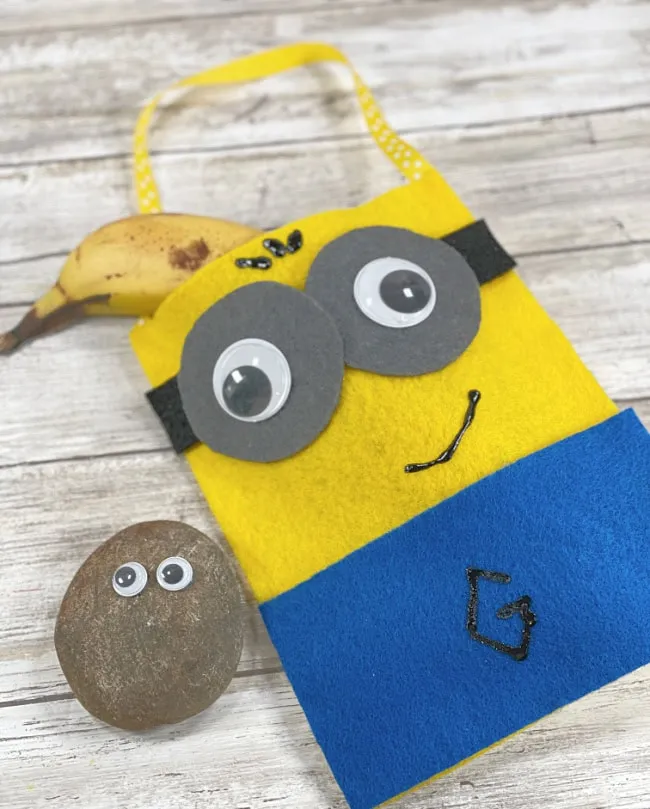 DIY Felt Craft Minion Snack Bags - Laura Kelly's Inklings