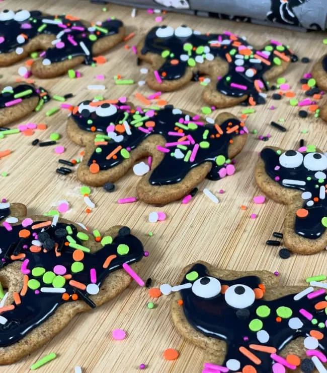 Black Cat Gingerbread Cookies - Laura Kelly's Inklings