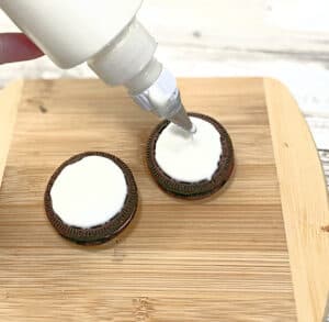 Iced Wreath Christmas Oreo Cookies Recipe - Laura Kelly's Inklings