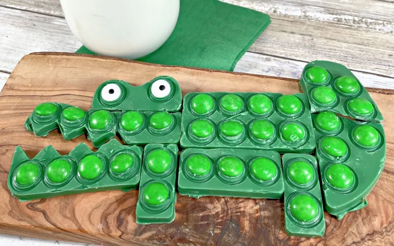 How to Make Pop It Chocolate Bars with a Fidget Toy - Laura Kelly's ...